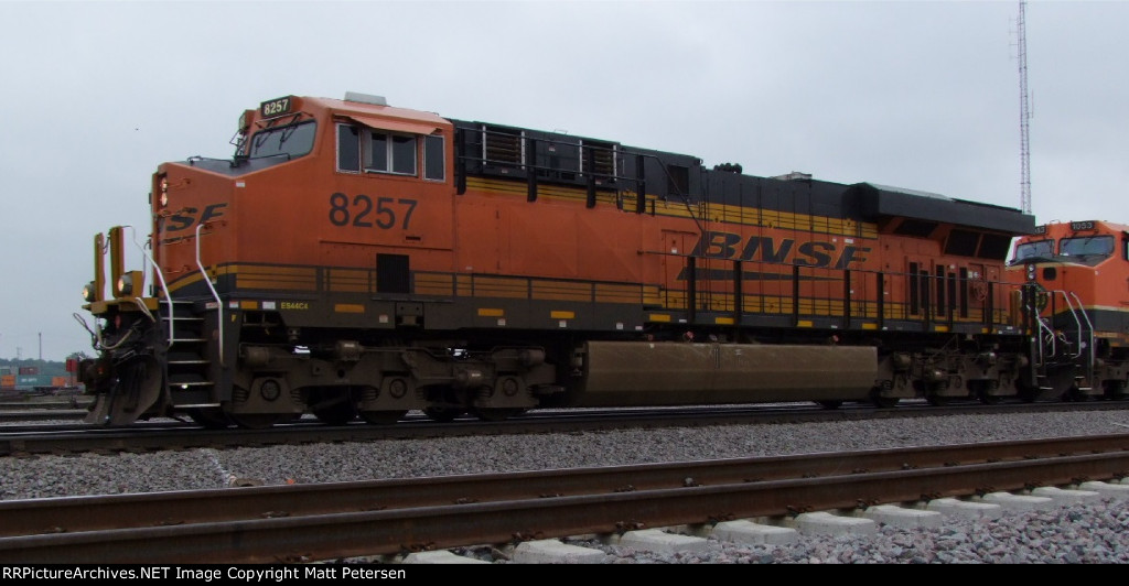 BNSF 8257